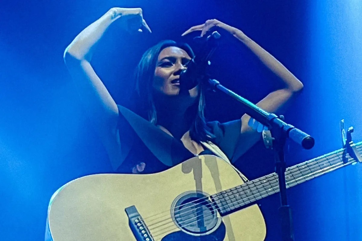 NIKI showcases 'Nicole' at sold-out concert in PH | ABS-CBN Entertainment