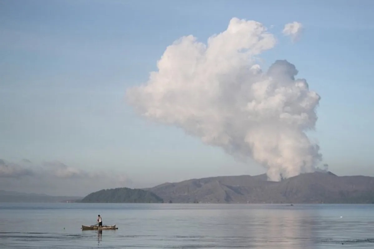 Volcanic smog warning raised as Taal Volcano emits plumes | ABS-CBN News