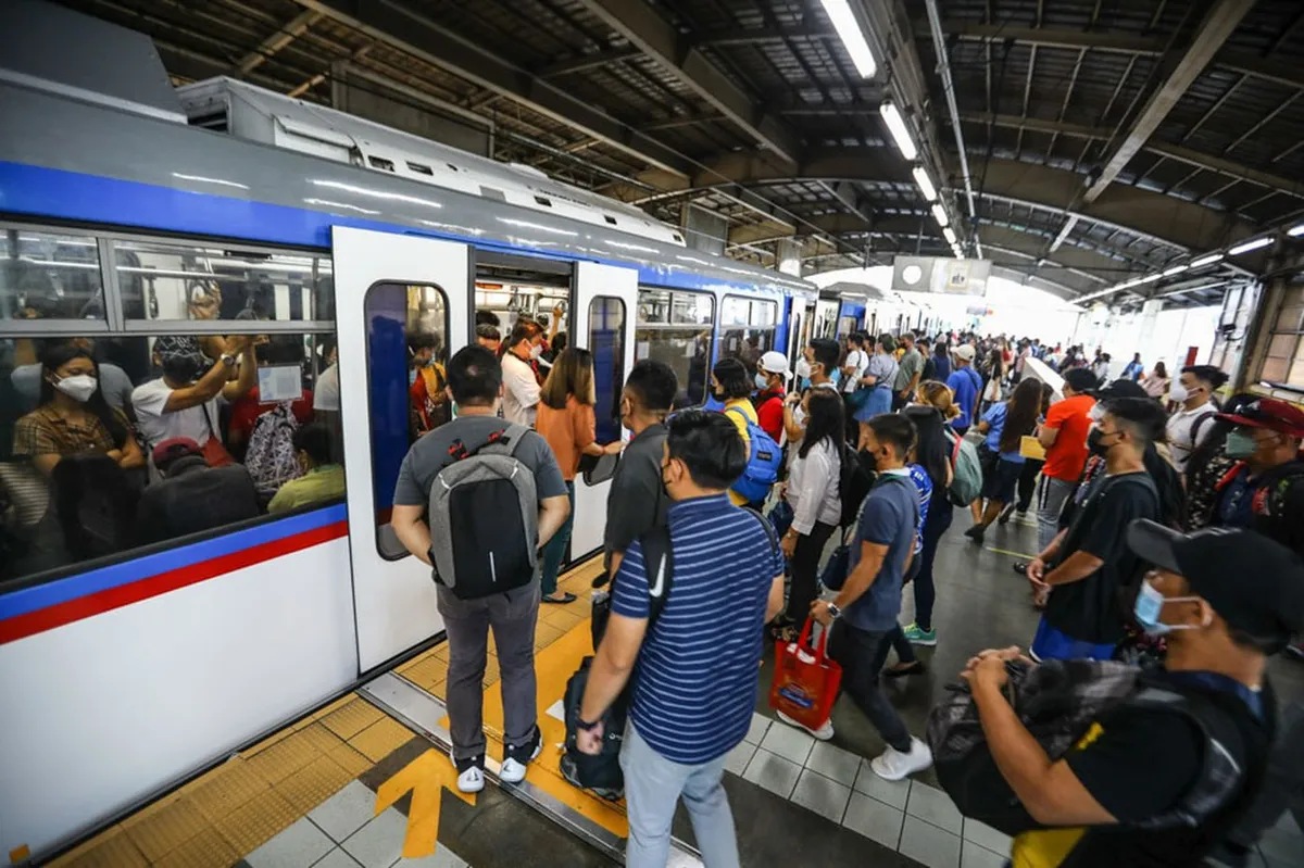 LRT, MRT operating hours extended starting Dec. 20 until Dec. 23 | ABS ...