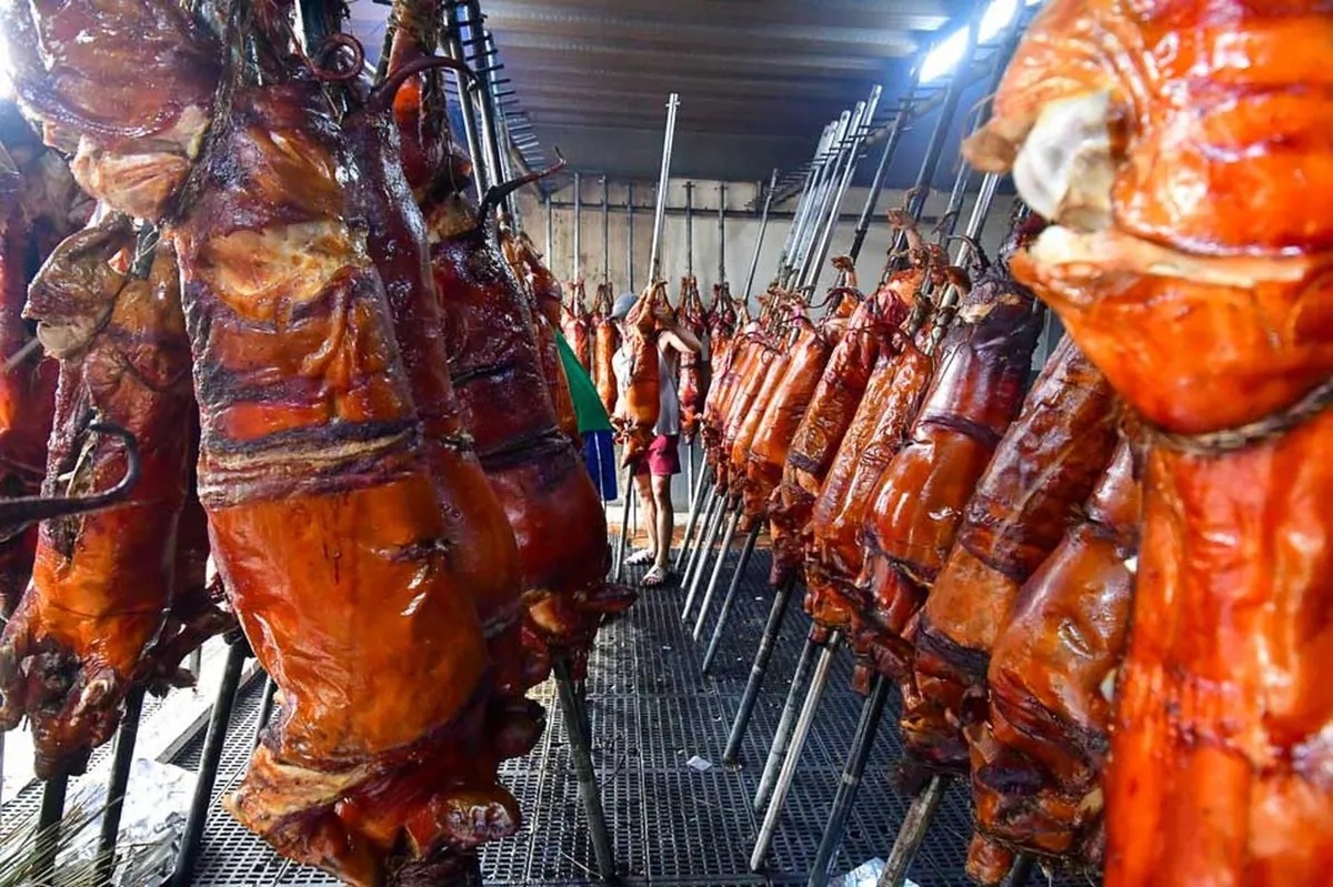Lechon baboy in a row | ABS-CBN Lifestyle