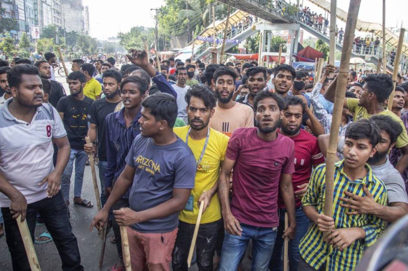 Violent Bangladesh garment protests shut hundreds of factories | ABS-CBN