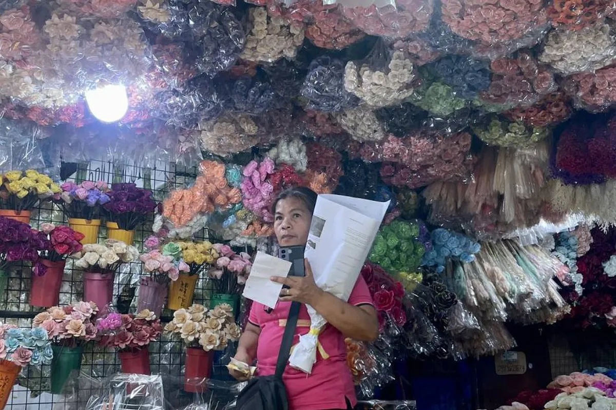 Presyo ng mga bulaklak sa Dangwa, tumaas sa bisperas ng Undas | ABS-CBN ...