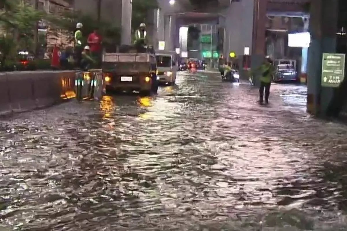 Bahagi ng Legarda, Maynila binaha dahil sa tumagas na tubo | ABS-CBN News Bahagi ng Legarda, Maynila binaha dahil sa tumagas na tubo | ABS-CBN News