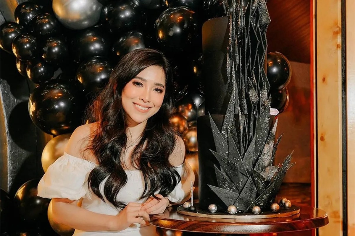 LOOK: Moira dela Torre gets birthday surprise | ABS-CBN Entertainment