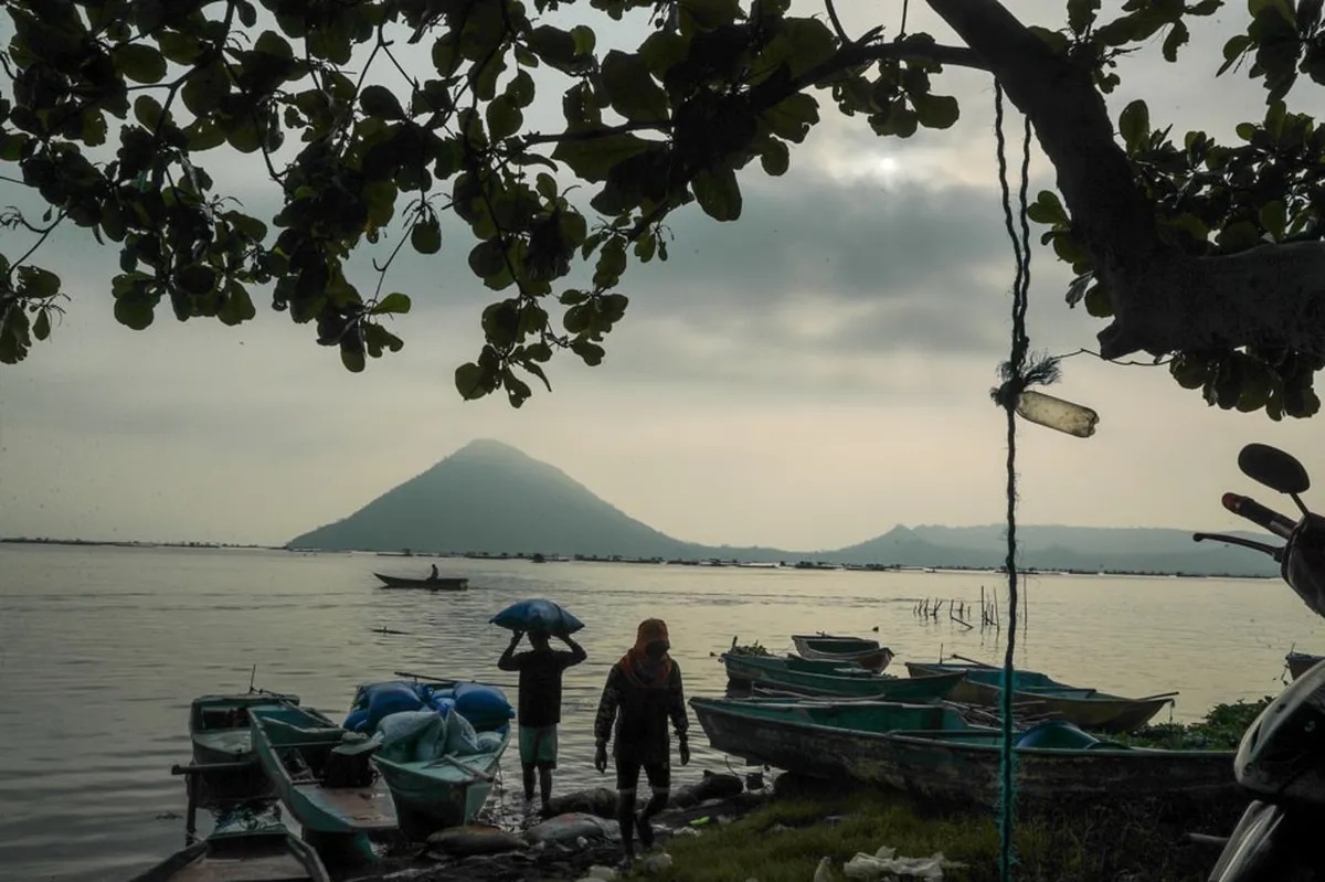 Taal volcano emits highest sulfur dioxide this year, may cause vog in region: Phivolcs | ABS-CBN ...