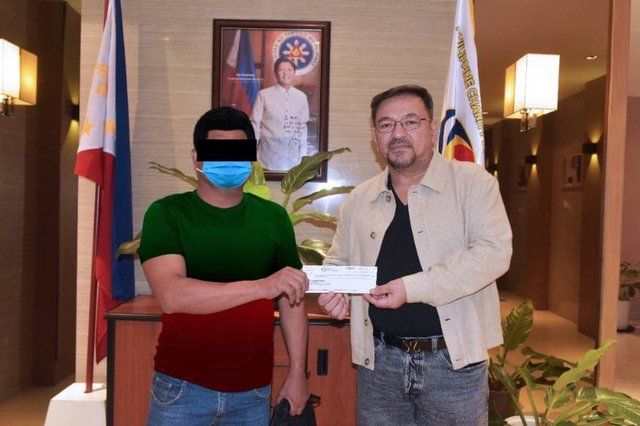 Caviteño nanalo ng P147 milyon sa Super Lotto dahil sa 'lucky pick ...