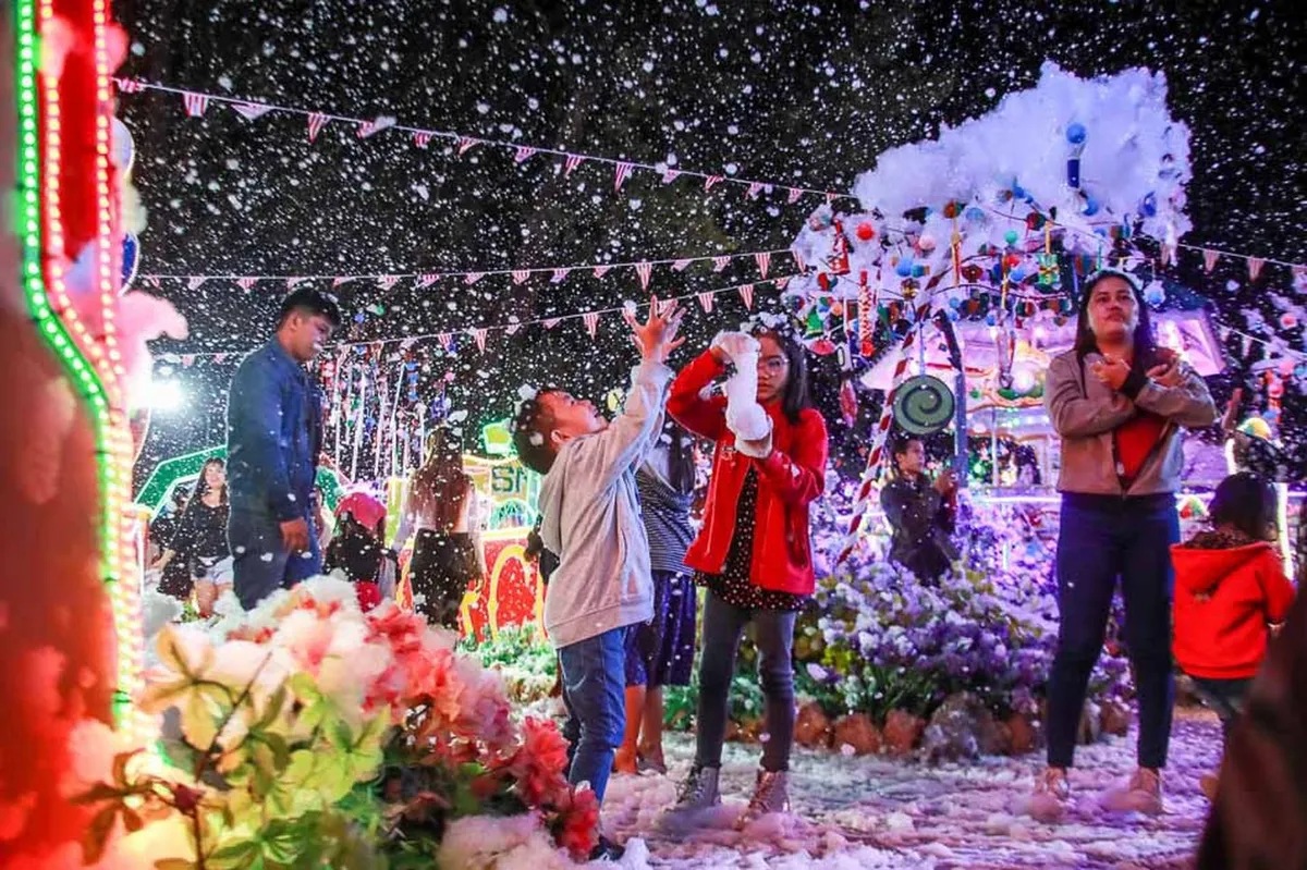'Snowy' Christmas in Baguio's Christmas Village | ABS-CBN Lifestyle