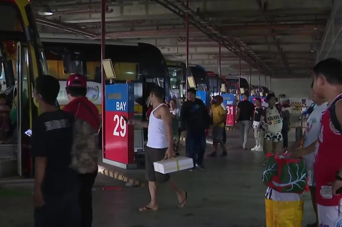 Bilang ng mga biyahero sa NAIA, PITX nabawasan na | ABS-CBN News