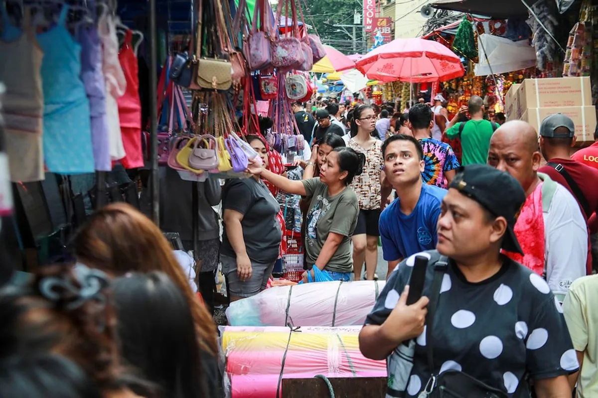 Mamimili sa Divisoria dumami 2 araw bago Pasko | ABS-CBN News