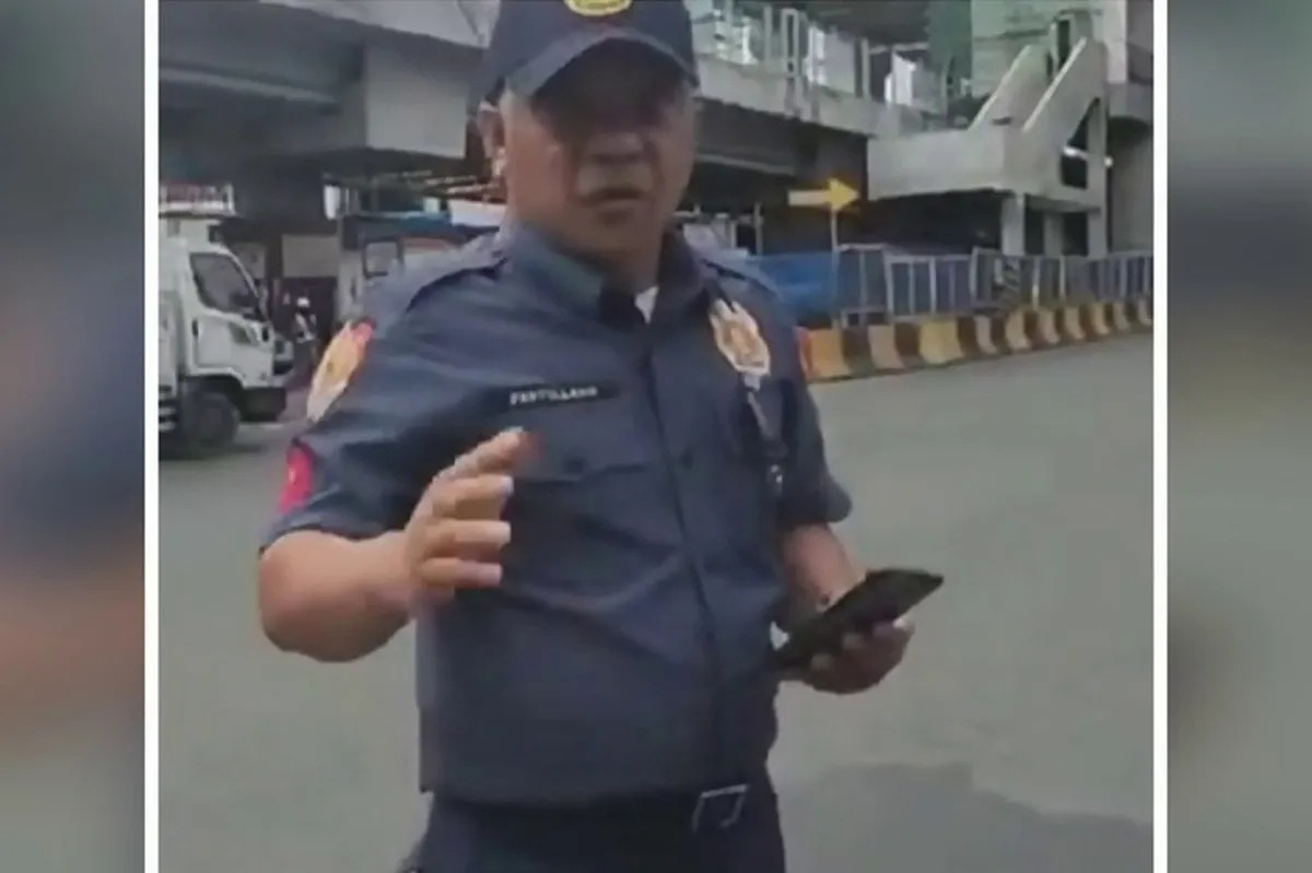 Pulis na nagpahinto ng trapiko sa QC sinibak sa pwesto | ABS-CBN News
