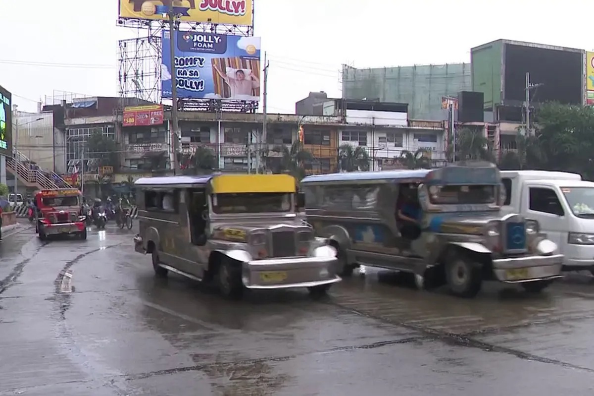 Jeepney drivers, operators scramble to comply with consolidation ...