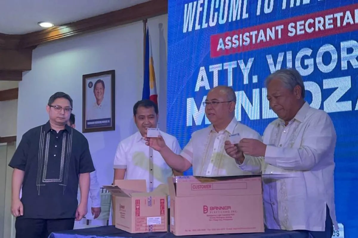 LTO receives first batch of plastic license cards from new contractor ...