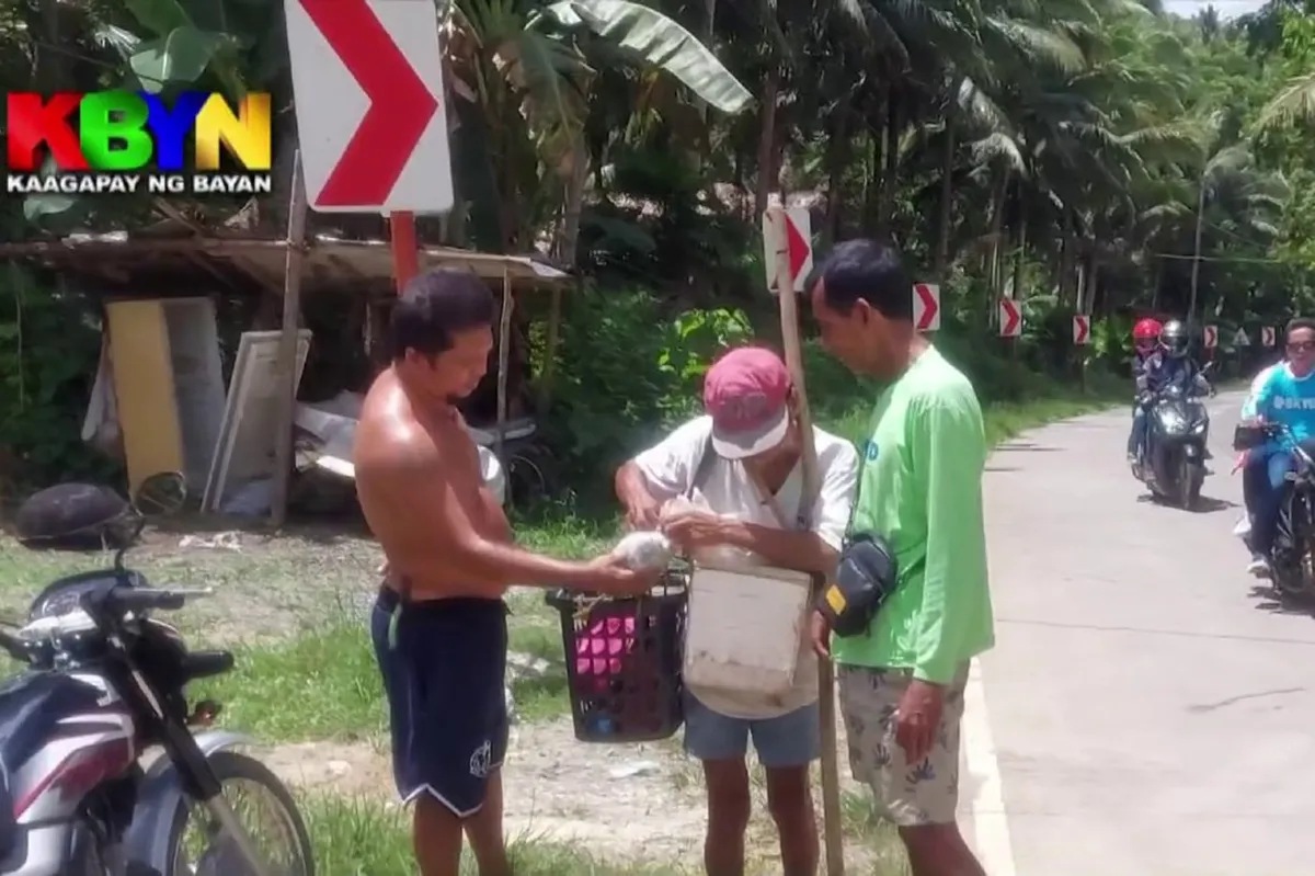 KBYN: Bulag na tatay sa Quezon, paglalako ang hanapbuhay | ABS-CBN ...