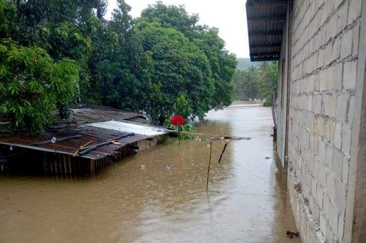 Baha sa ilang bahagi ng San Jose de Buan, Samar lagpas-tao na | ABS-CBN ...