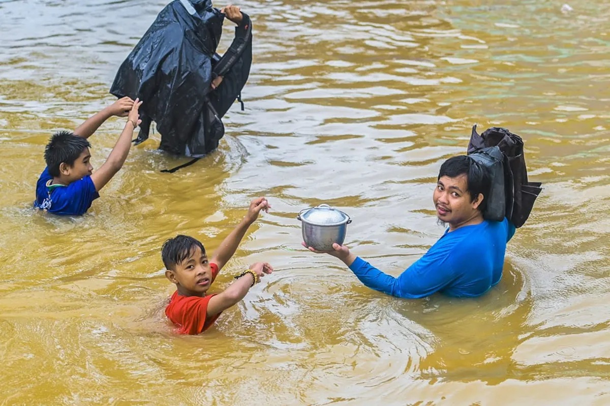 Flooding hits Jipapad, Eastern Samar | ABS-CBN News