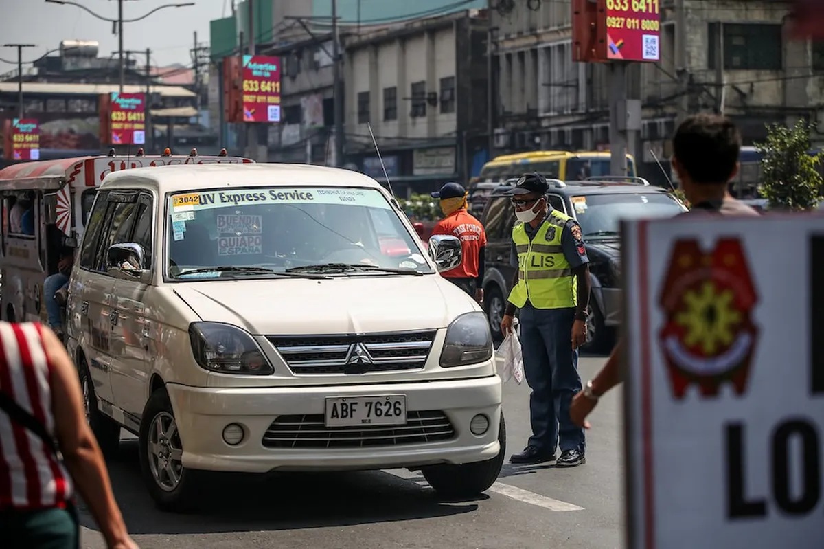 Grupo ng mga bus, UV Express operators balak humingi ng taas-singil ...