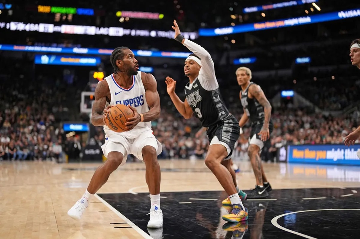 'Stop all the booing!': Pop lets rip as Spurs fans target Leonard | ABS ...