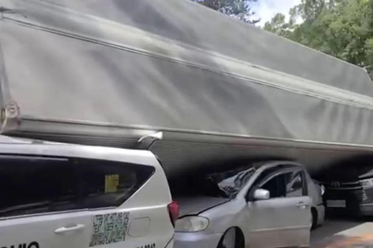 3 sasakyan nadaganan ng truck sa Baguio | ABS-CBN News
