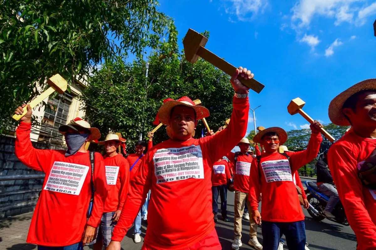 Labor groups push for higher wages on Bonifacio Day | ABS-CBN News