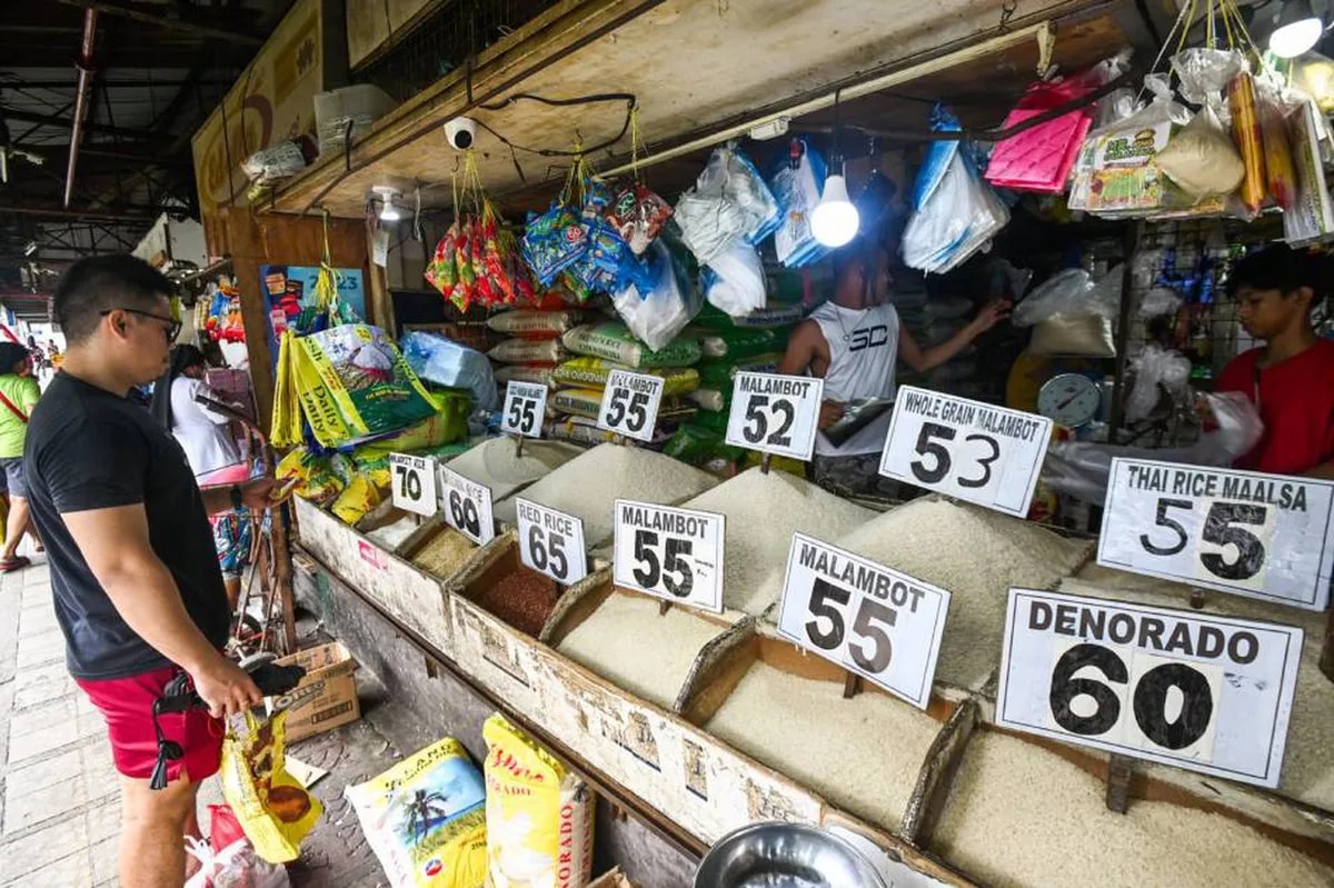 Ilang rice retailers umaaray sa pagpapatupad ng price cap | ABS-CBN News Ilang rice retailers umaaray sa pagpapatupad ng price cap | ABS-CBN News