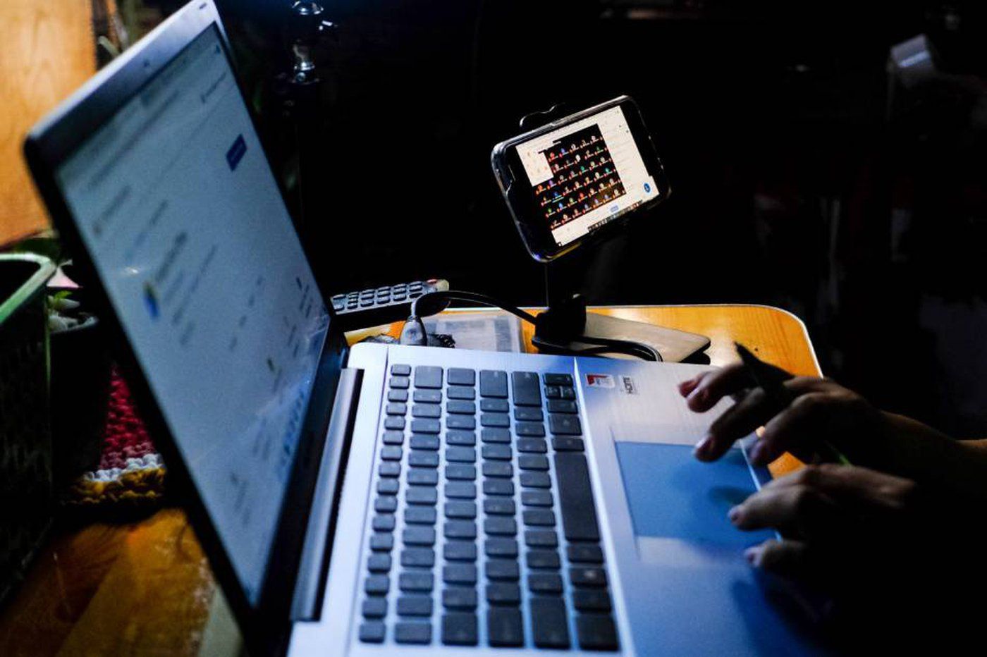 Palace OKs work from home, asynchronous classes for public schools, gov't agencies on Oct. 31 ...