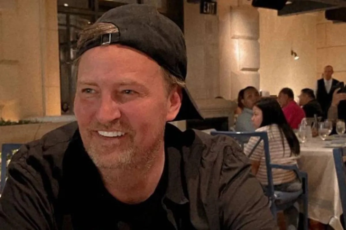 Tributes pour in after 'Friends' actor Matthew Perry's shock death ...