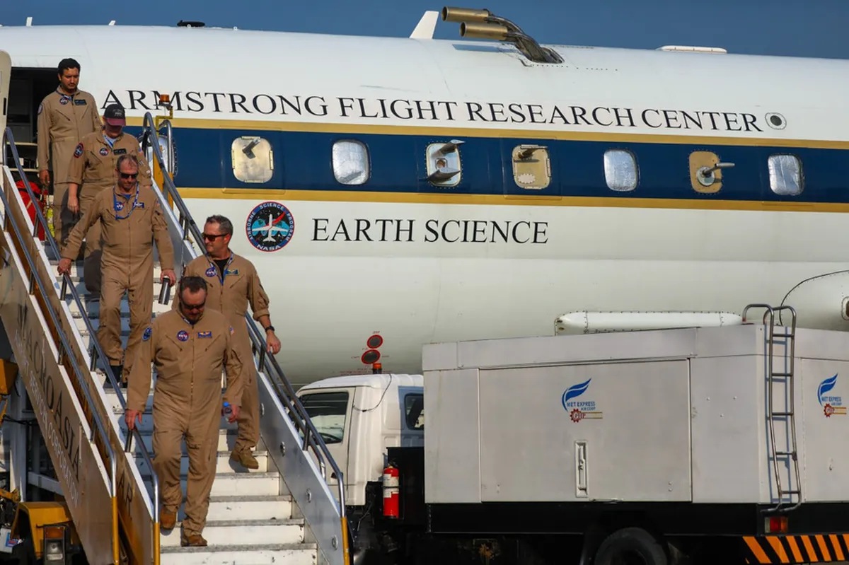 Hi-tech plane roaming around Metro Manila | ABS-CBN News