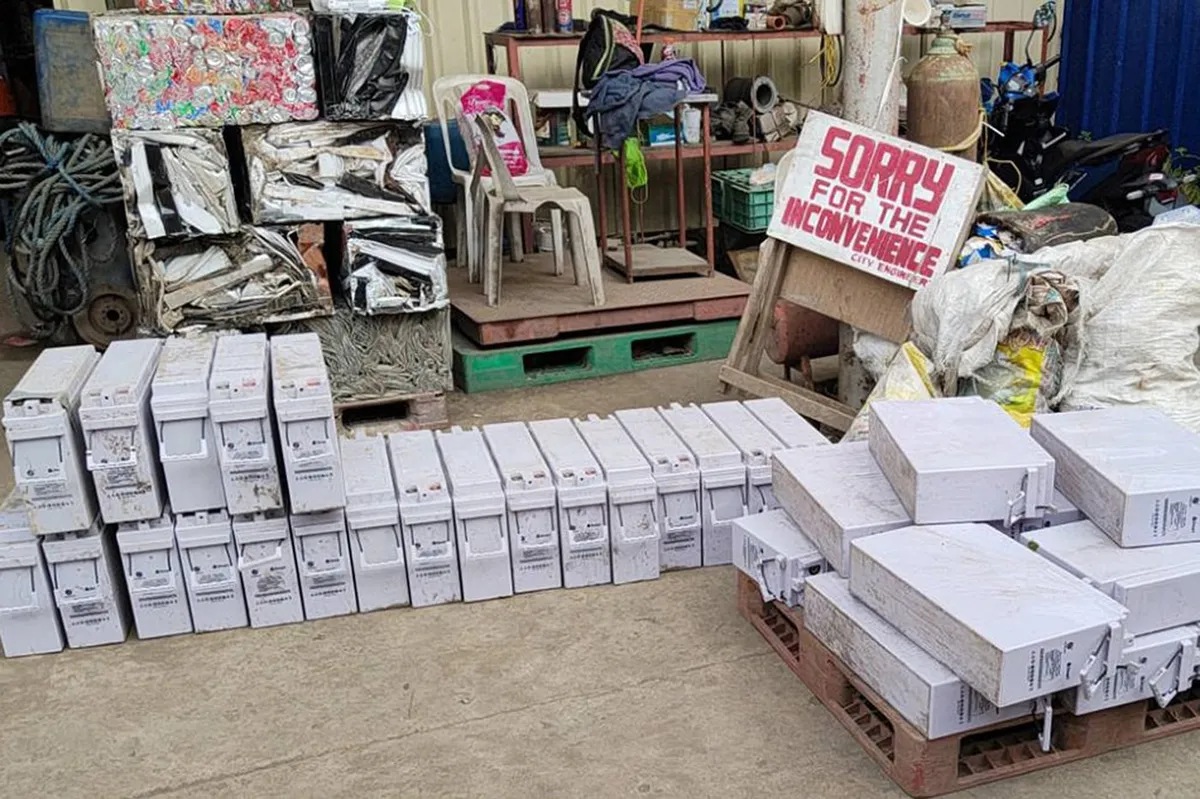3 arestado sa pagbebenta ng telco cell site batteries na ...