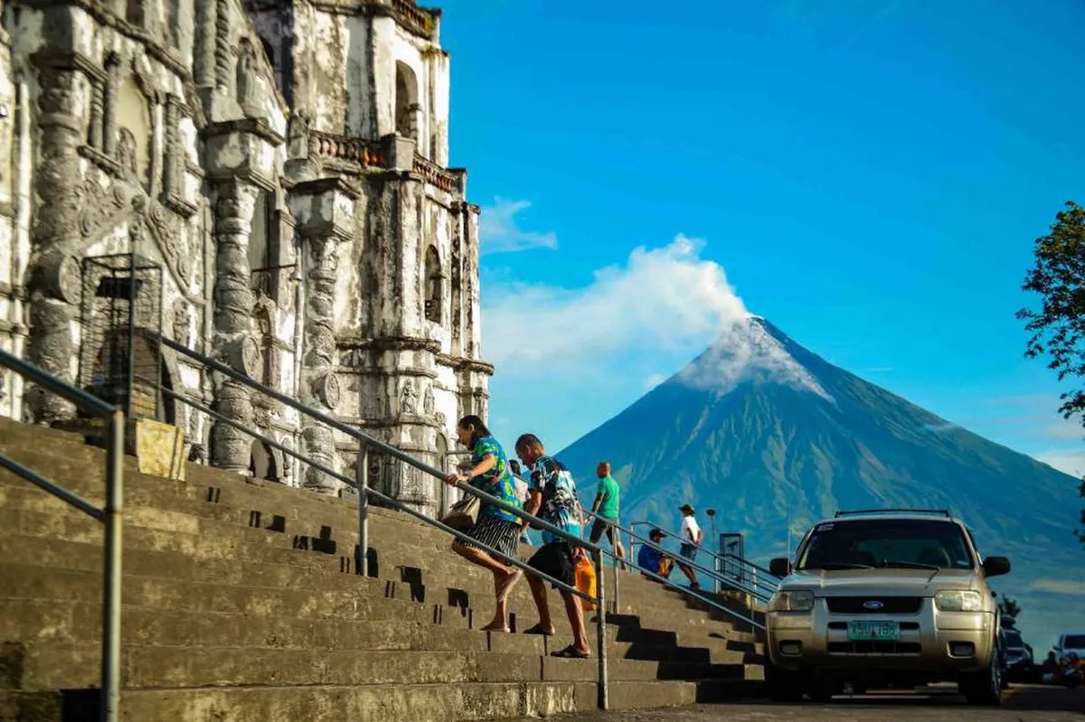 Safe spots to view Mayon Volcano’s effusive eruption | ABS-CBN