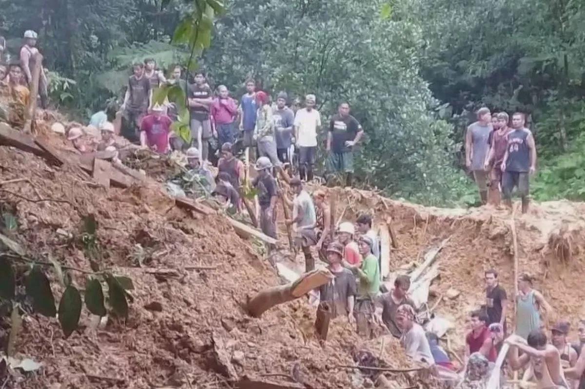5 patay matapos matabunan ng landslide sa Quezon | ABS-CBN News 5 patay matapos matabunan ng landslide sa Quezon | ABS-CBN News