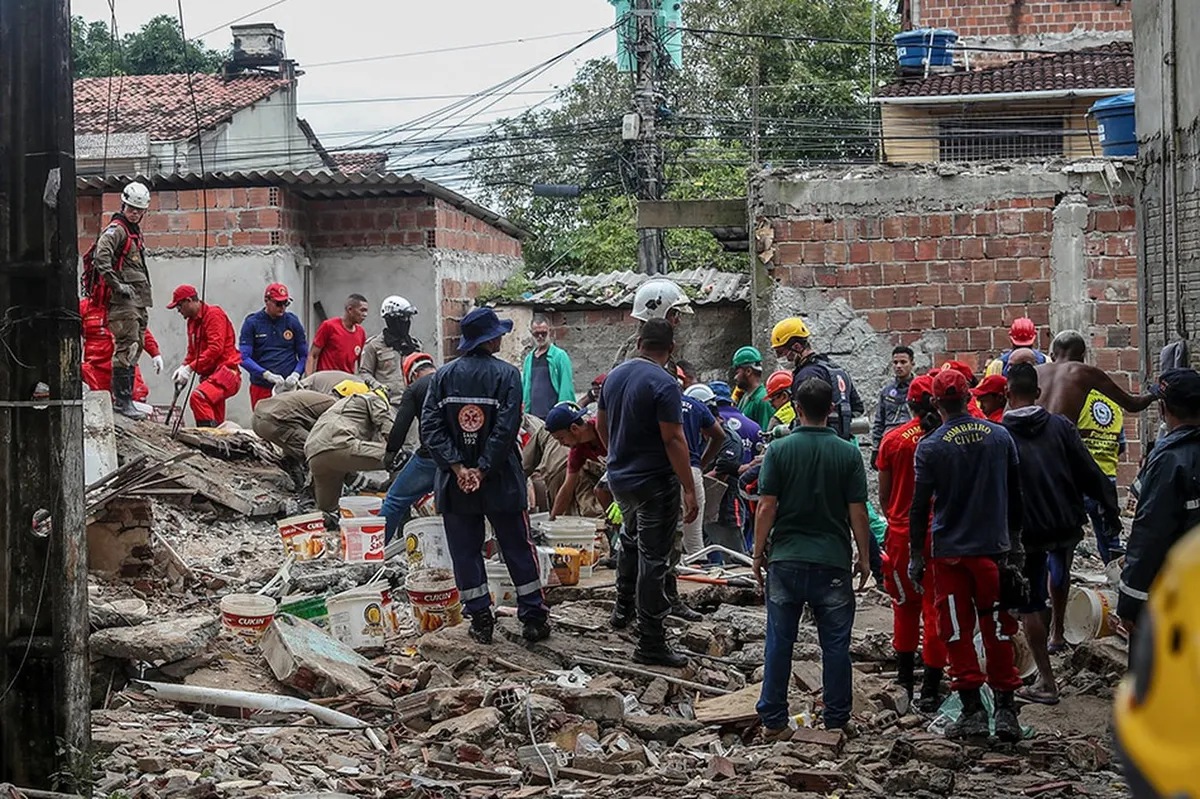 Brazil: Building collapse leaves over a dozen dead | ABS-CBN