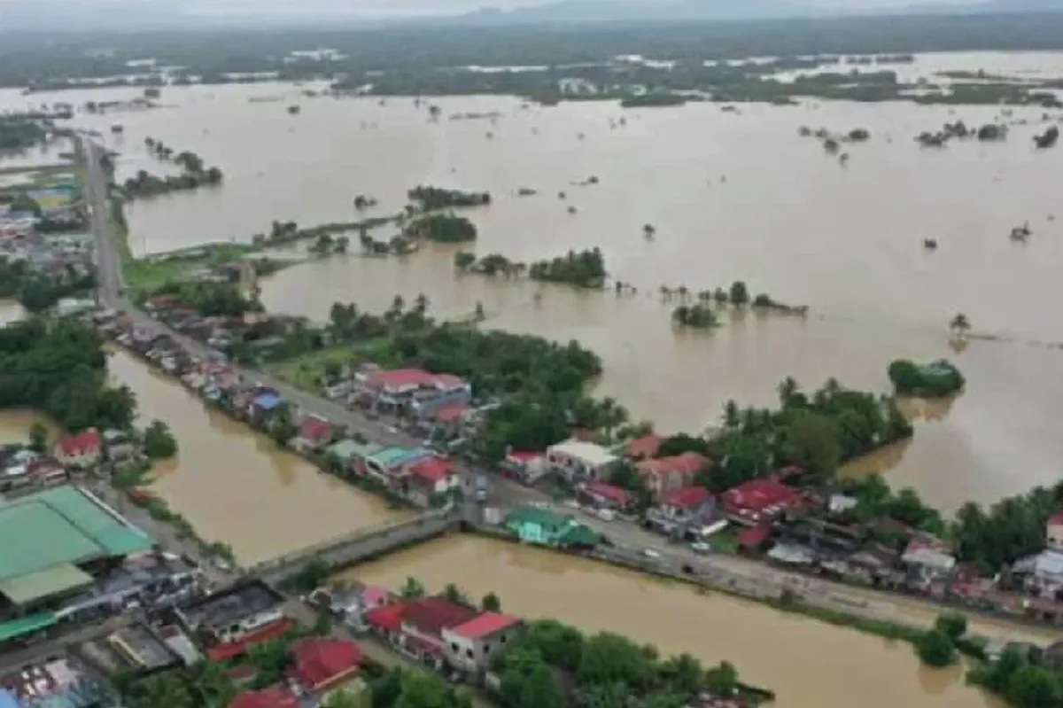 Ilang taga-Northern Samar, na-trap sa mga bahay dahil sa baha | ABS-CBN ...