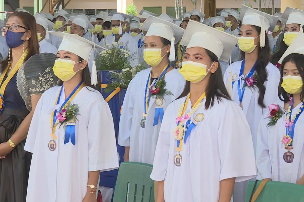 DepEd says may review honors system sans valedictorian, Top 10 | ABS ...