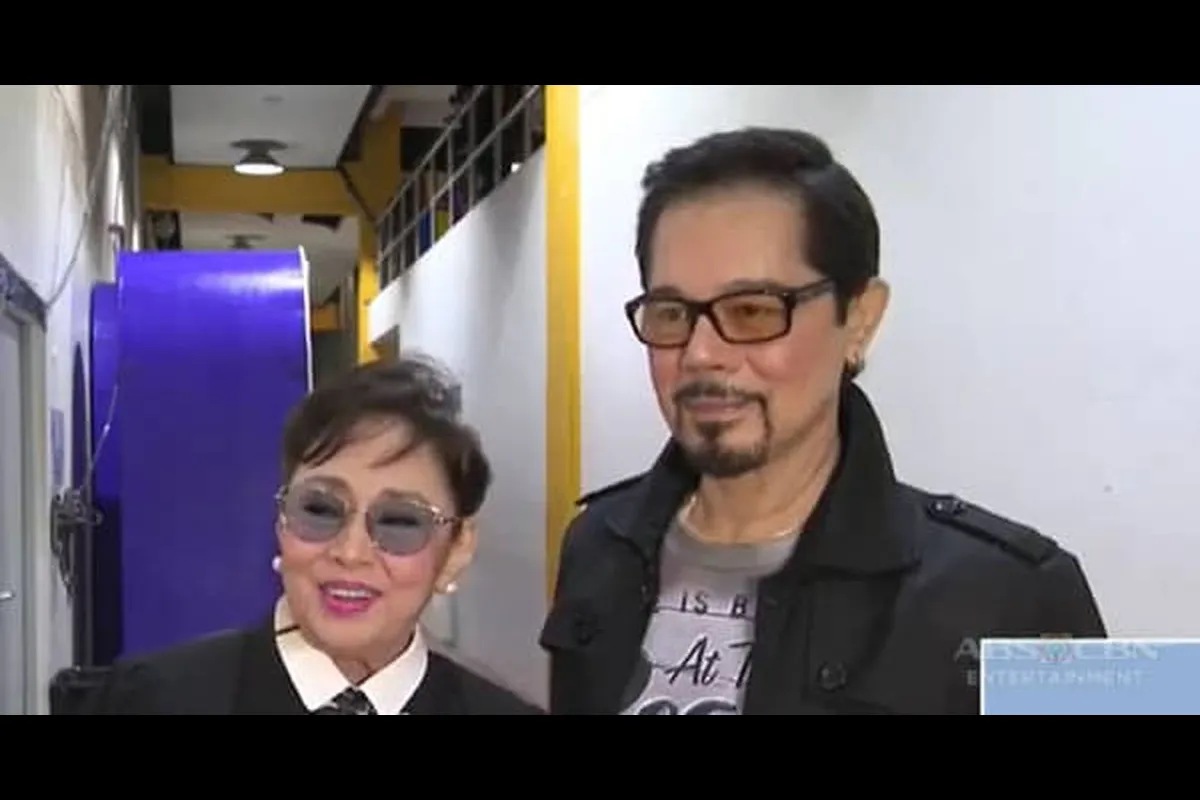 TV Patrol: Vilma Santos-Recto at Christopher de Leon, pinasaya ang madlang pipol | ABS-CBN ...