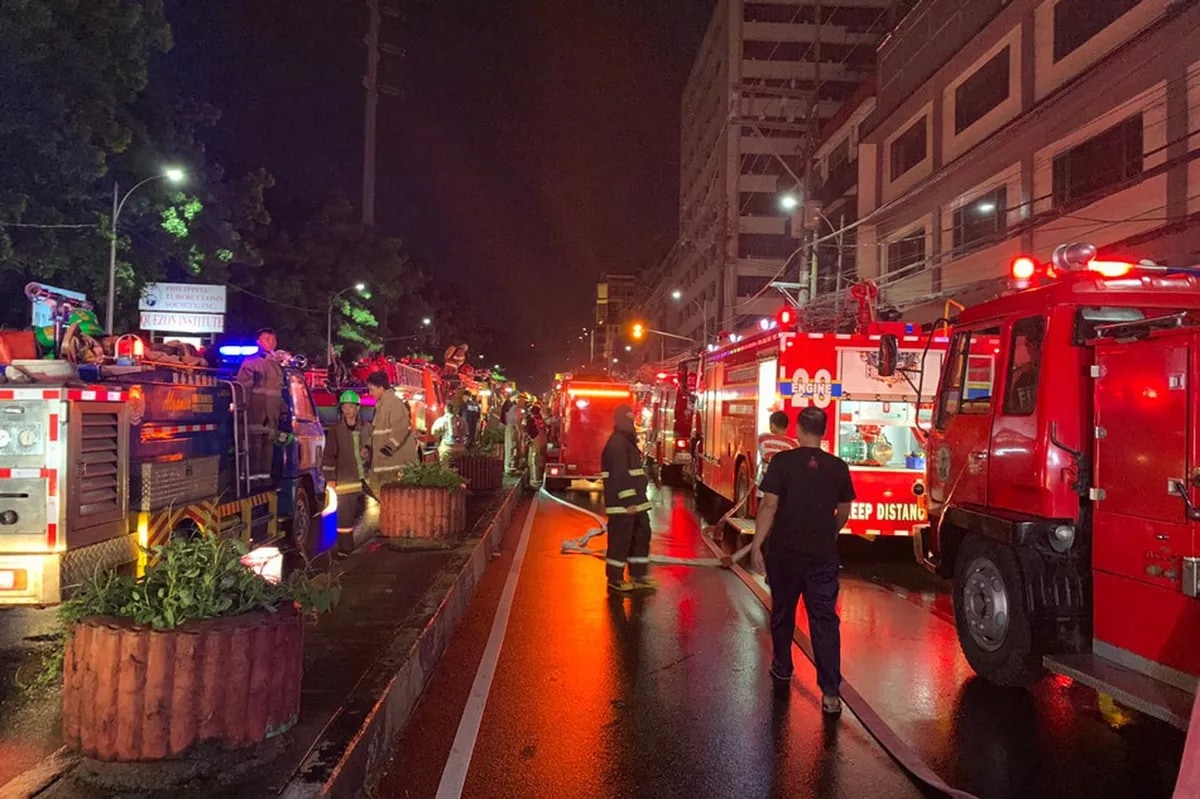 Tindahan ng car parts nasunog sa QC | ABS-CBN News Tindahan ng car parts nasunog sa QC | ABS-CBN News