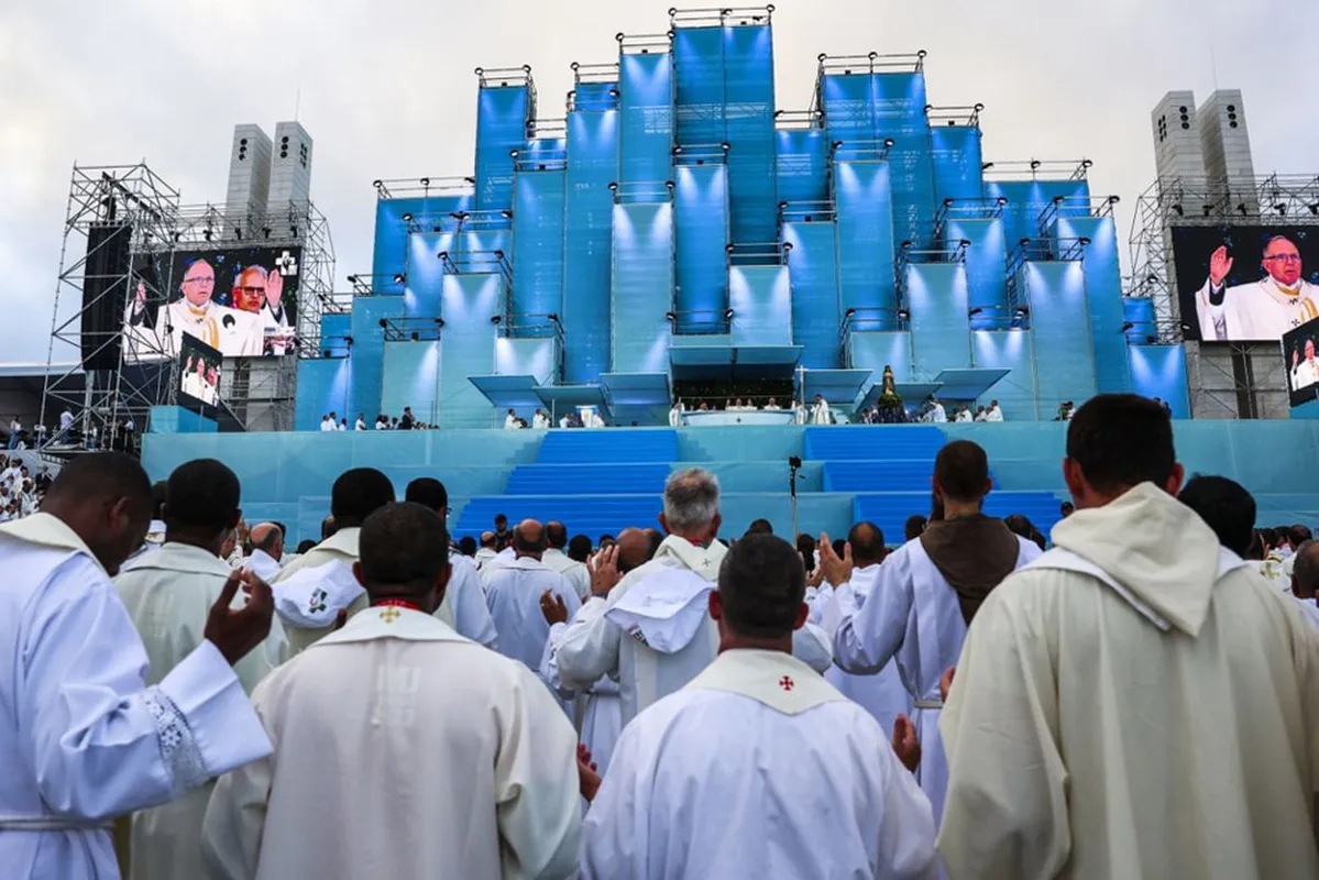 Huge mass in Lisbon ahead of pope's arrival for 'Catholic Woodstock ...