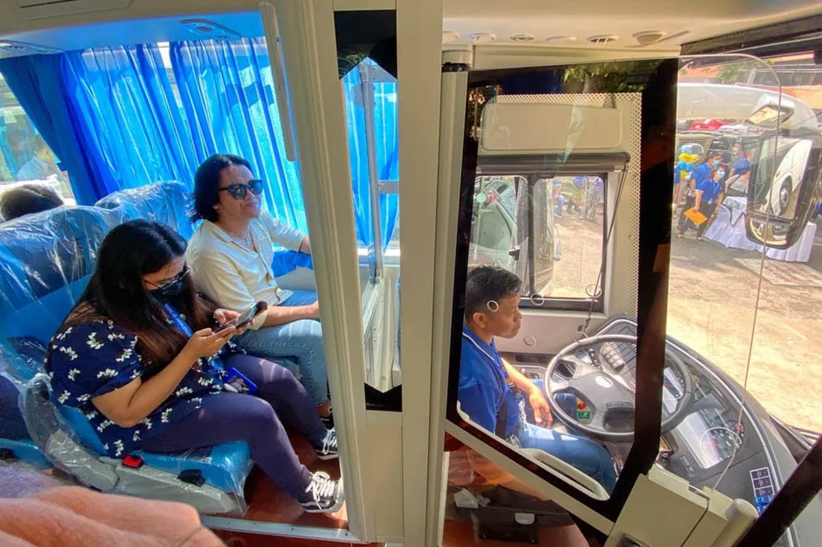 DOE inaugurates e-buses to lessen fossil-fuel dependence | ABS-CBN News