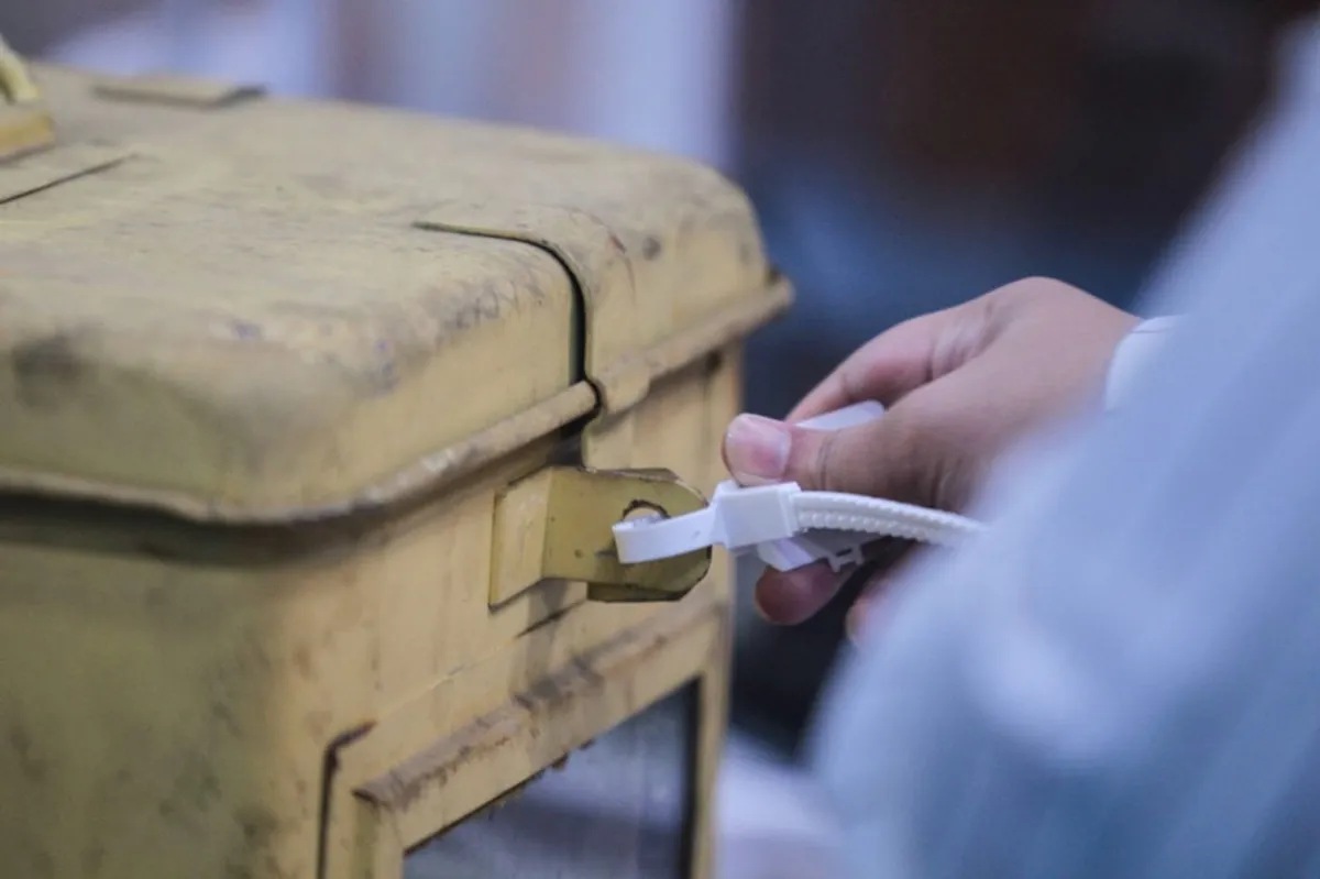 Comelec naghahanda na sa pagtanggal sa puwesto kay Legazpi Mayor Rosal ... Comelec naghahanda na sa pagtanggal sa puwesto kay Legazpi Mayor Rosal ...