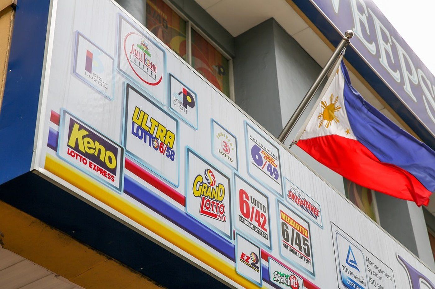 Lone bettor wagi ng P225-M jackpot sa 6/45 Mega Lotto | ABS-CBN News
