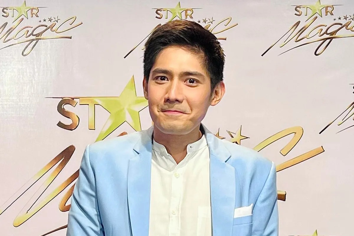 Overwhelmed with emotions, Robi Domingo inks new contract with ABS-CBN ...