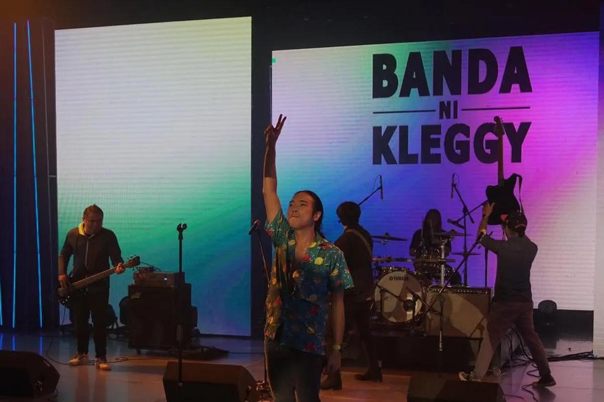Banda ni Kleggy performs new single 'Bahay Kubo' on 'Showtime' | ABS ...