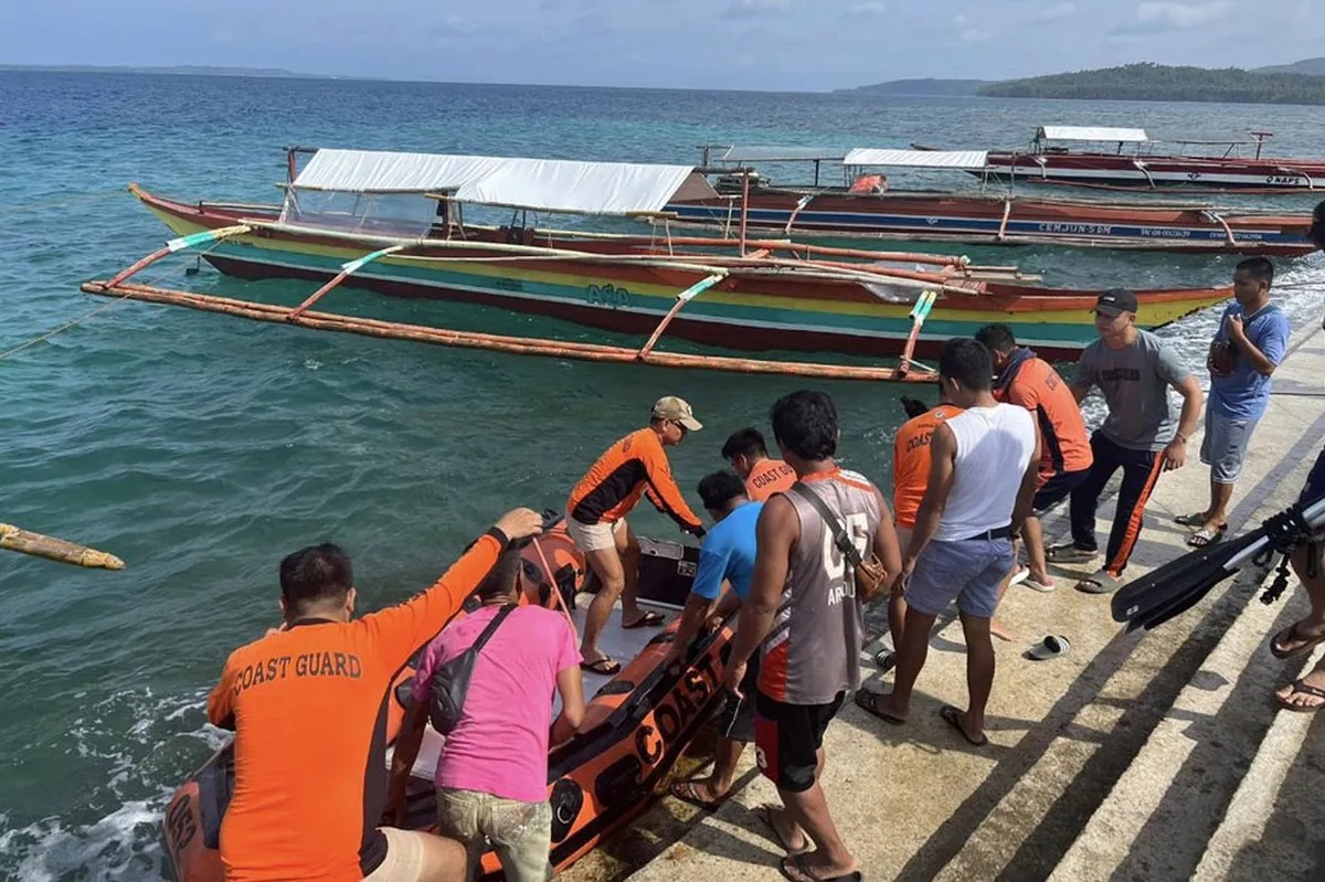 50 rescued from half-submerged motorbanca in Northern Samar | ABS-CBN News