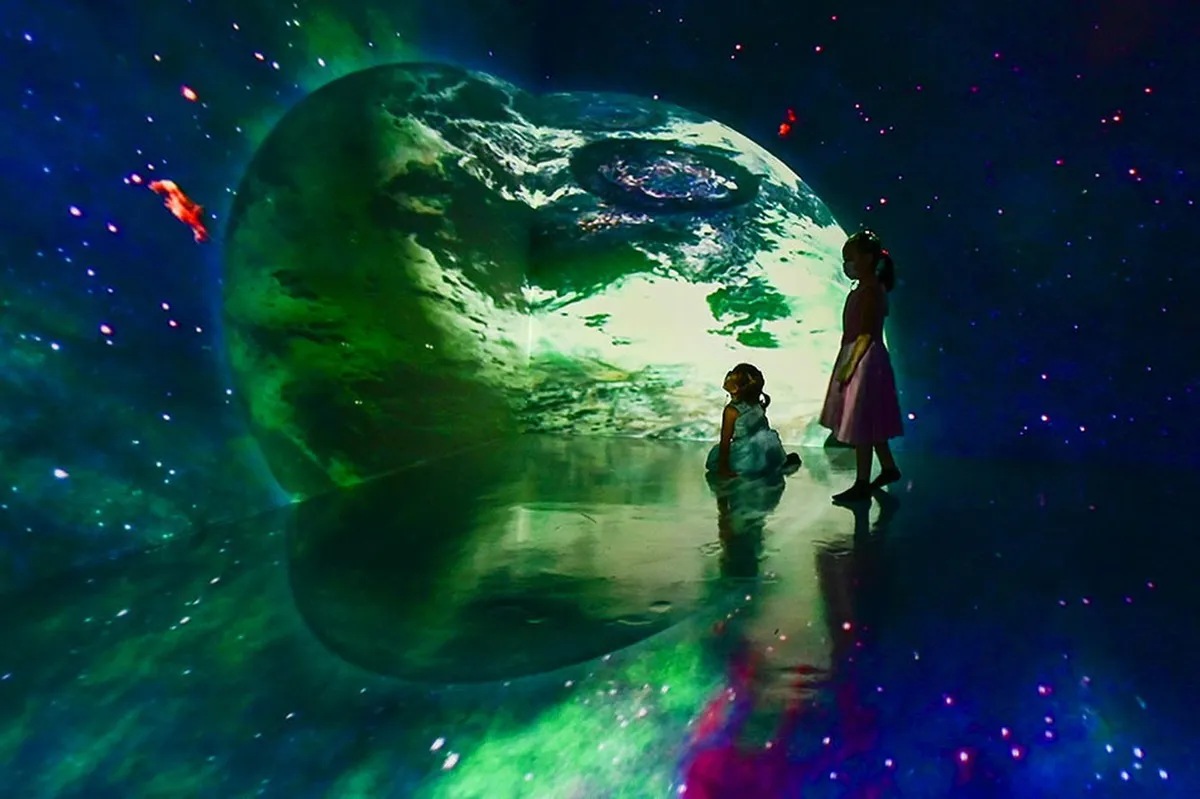 Visitors explore 'outer space' | ABS-CBN Lifestyle