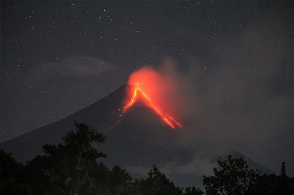 Mayon Volcano to stay on Alert Level 3 amid recent ‘effusive eruption ...