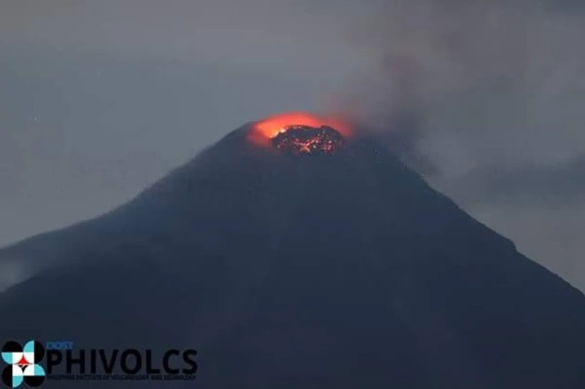 Rockfall sa Mayon Volcano inabangan ng mga residente | ABS-CBN News