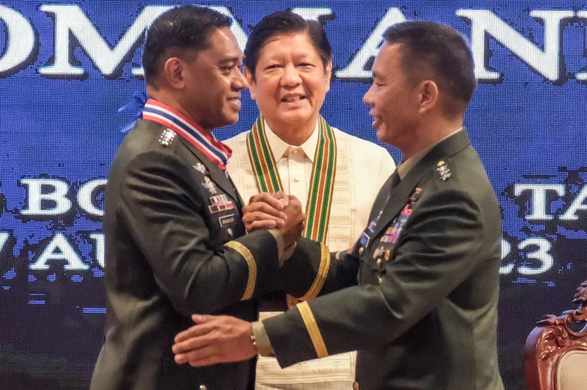Marcos leads army change of command | ABS-CBN News