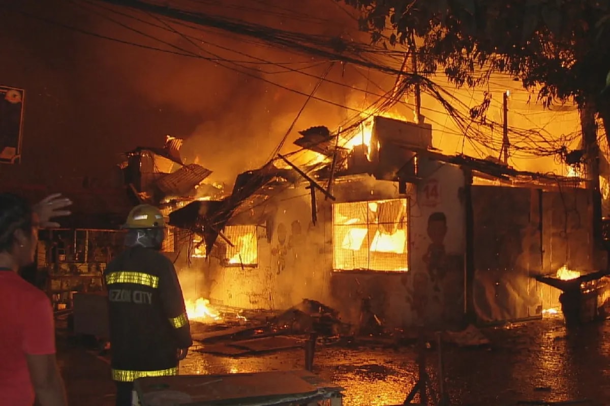 Higit 200 pamilya apektado ng sunog sa Quezon City | ABS-CBN News Higit 200 pamilya apektado ng sunog sa Quezon City | ABS-CBN News