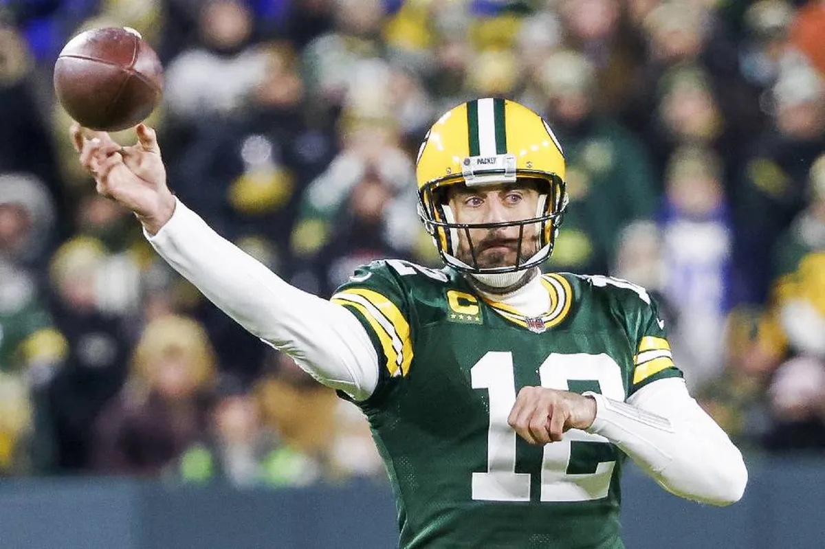NFL: Rodgers pushes Packers to one win from unlikely playoffs | ABS-CBN ...
