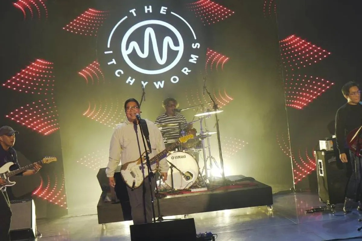 Itchyworms opens 'It's Showtime' with band's hits | ABS-CBN Entertainment