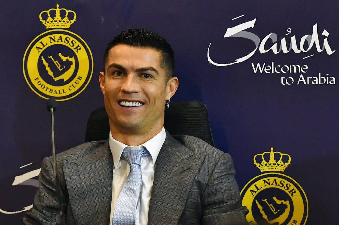 Football: 'Unique' Ronaldo gets rapturous welcome at new Saudi club ...